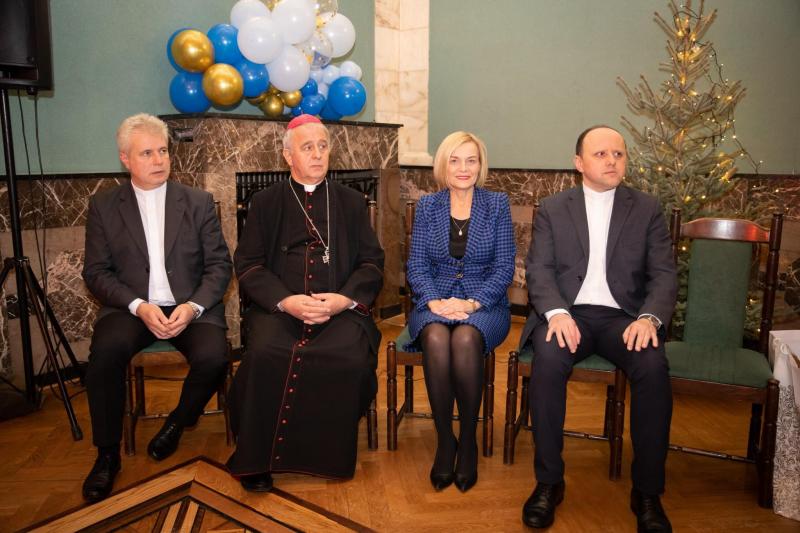 Renata Janik otrzymała nagrodę za zasługi dla diecezji kieleckiej ...